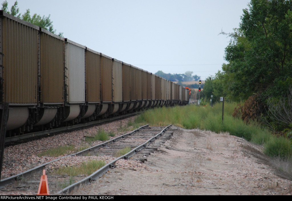 With the Highball Green BNSF 9074 and BNSF 9069 head towards BNSF Lincoln yard.